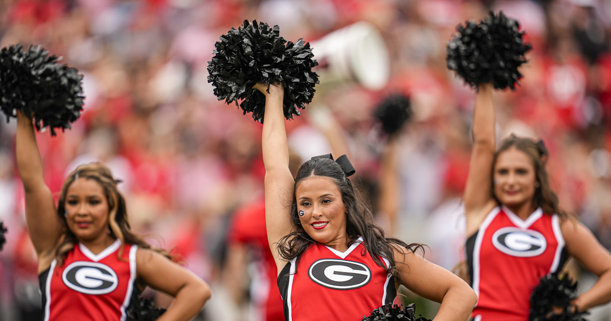 Georgia Cheerleaders Catch Attention With New Outfits For Kentucky Game ...