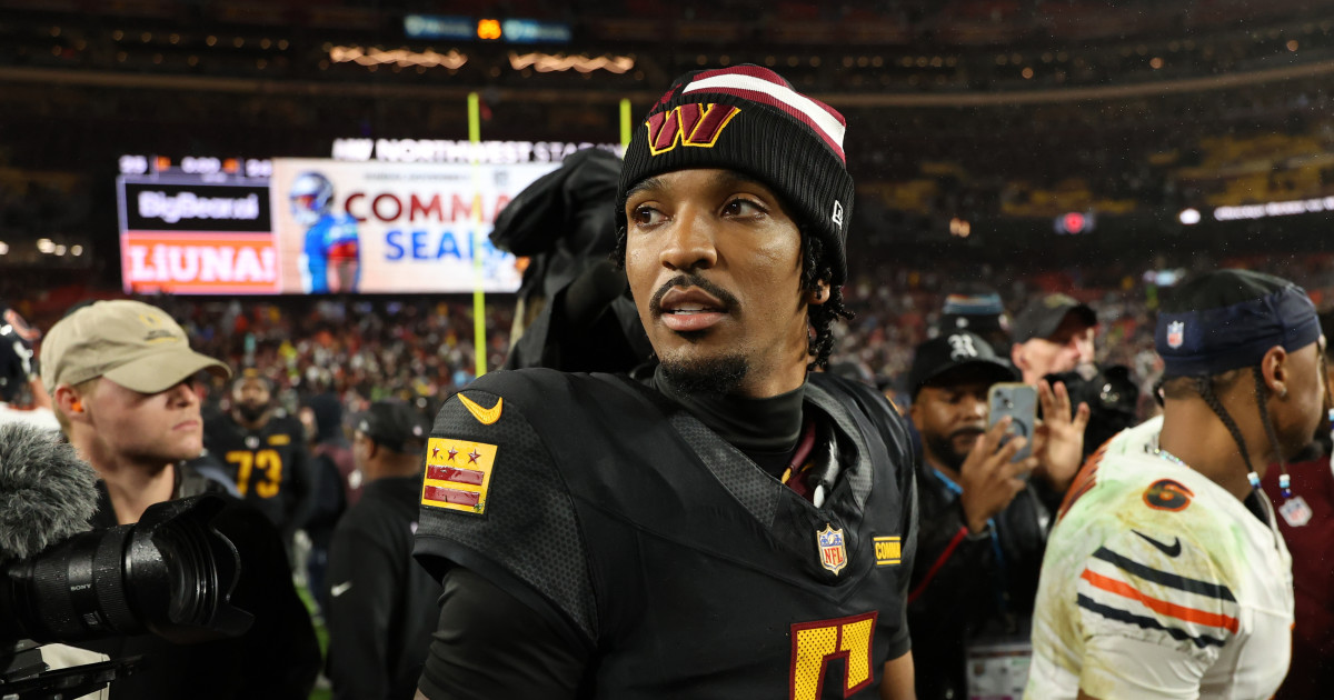 Postgame Handshake Between Jayden Daniels, Caleb Williams Catches ...
