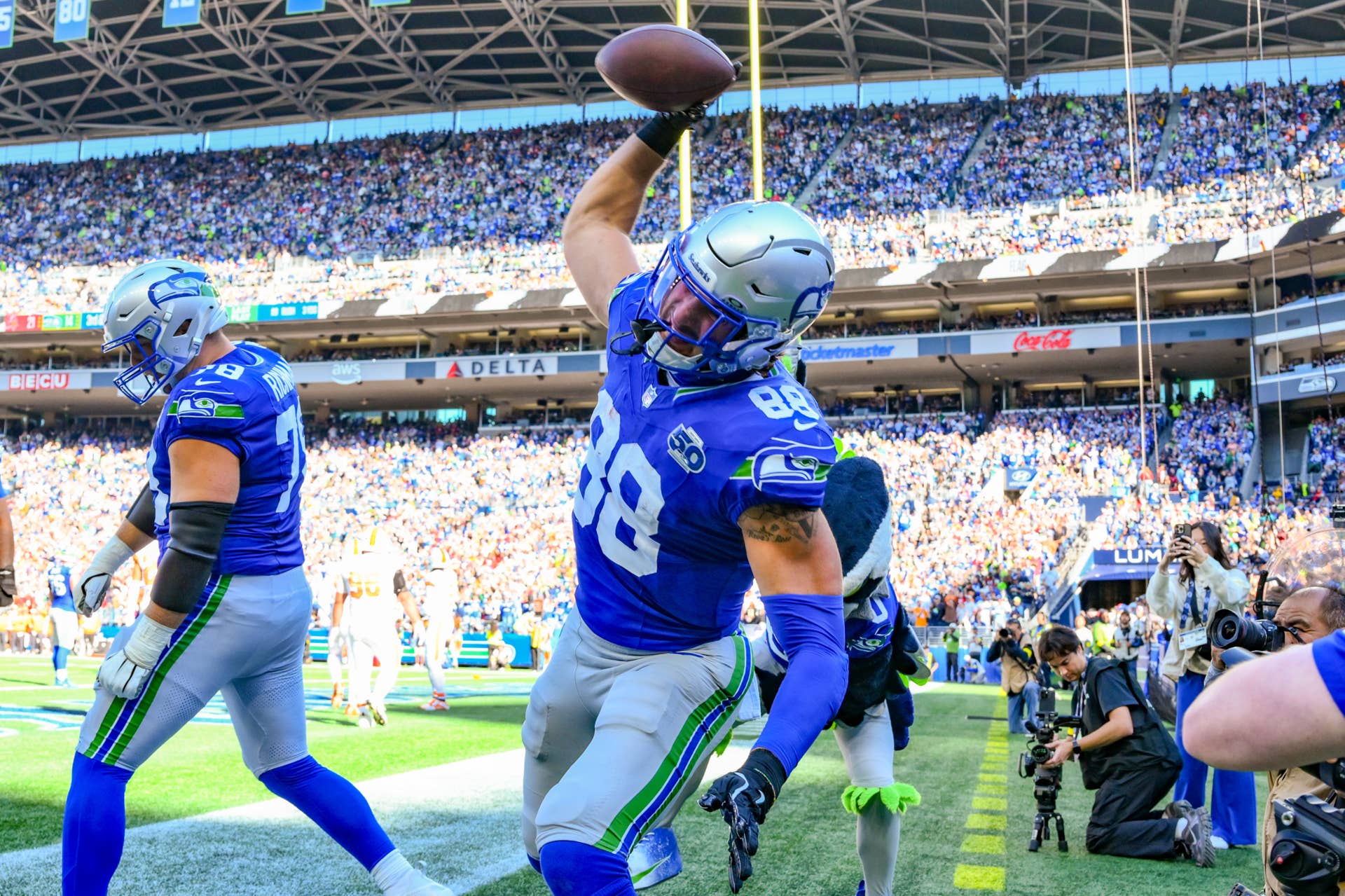 Seahawks Work Out TE Amid Offensive Injuries - Athlon Sports