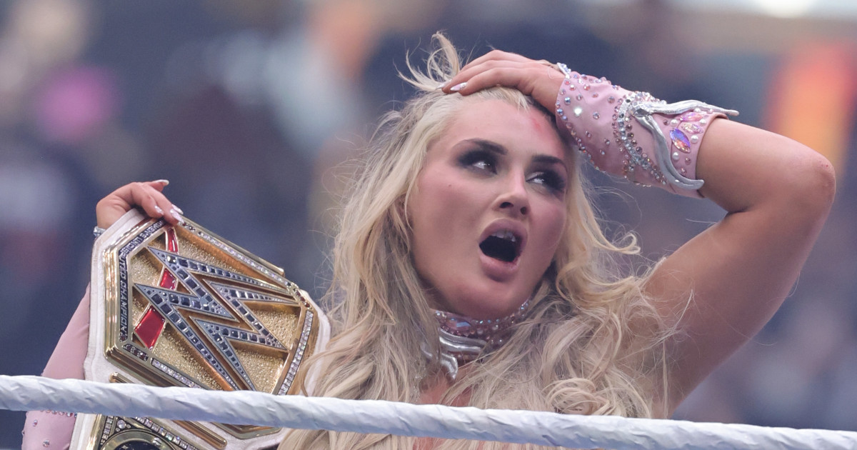 WWE SmackDown Results: Surprise Return & Heel Turn on Tiffany Stratton ...