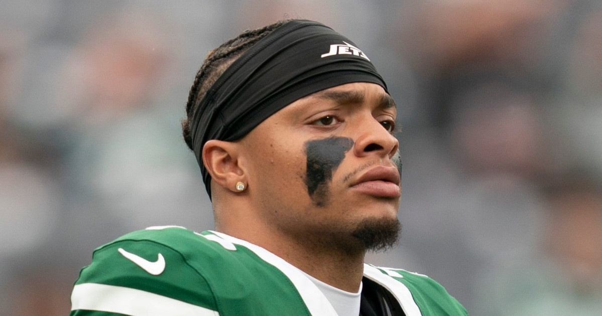 Jets QB Justin Fields Had Words After Being Benched - Athlon Sports