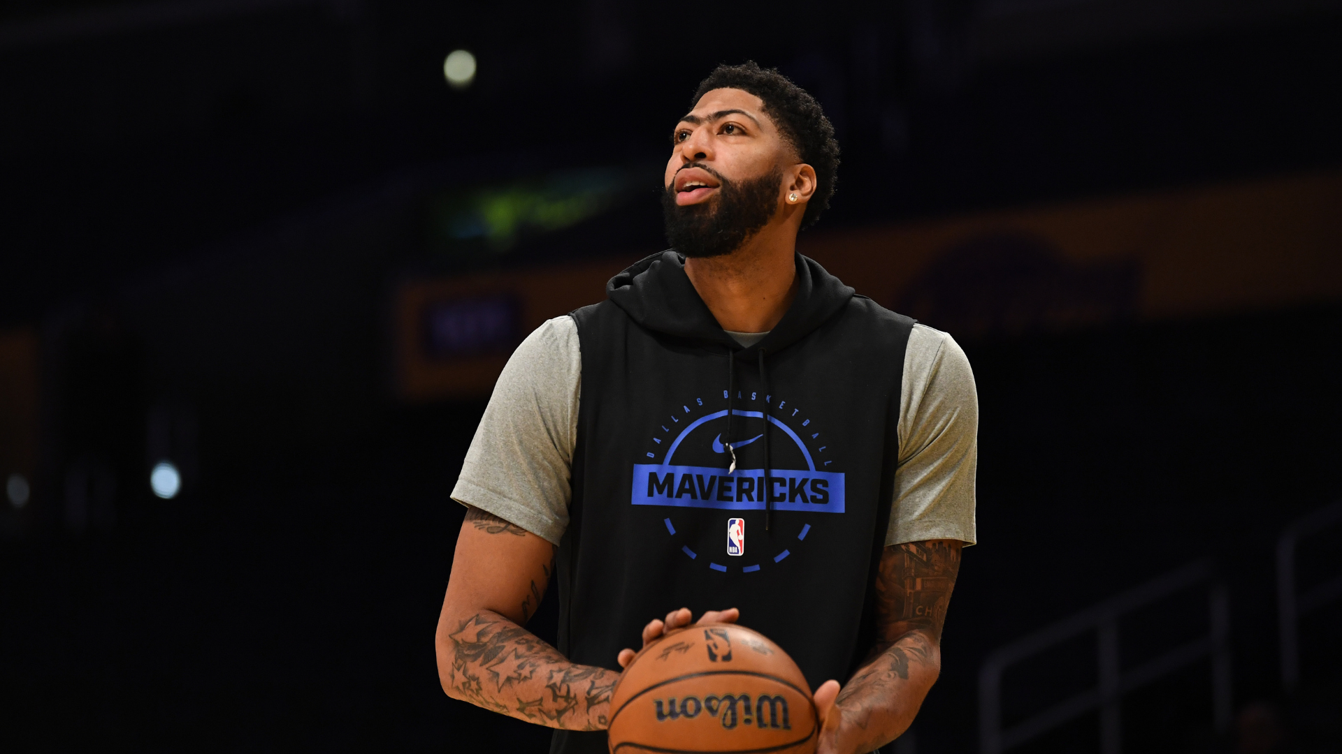 Anthony Davis’ Sneaker Choice Turns Heads in LA Return - Athlon Sports
