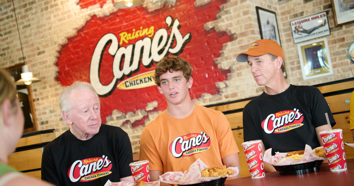 Arch Manning Turns Heads With Acting Skills - Athlon Sports