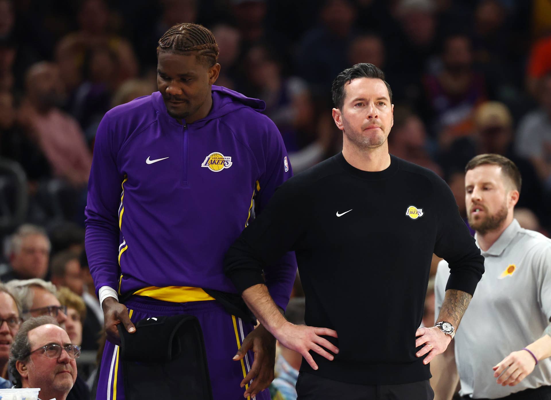 NBA: Deandre Ayton é mais uma peça disfuncional nos Lakers